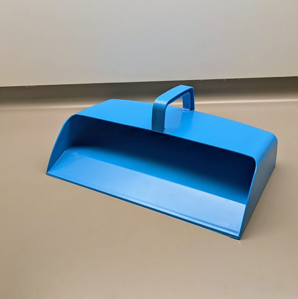 Plastic British Dustpan – KIOSK